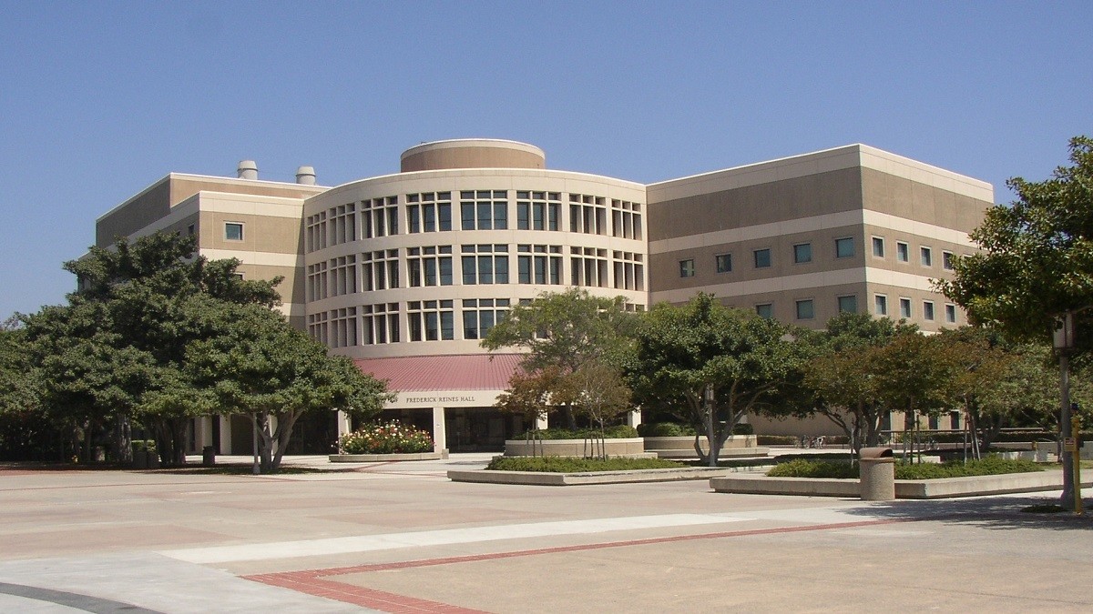 Pokimane investit dans l'esport de l'University of California Irvine ...
