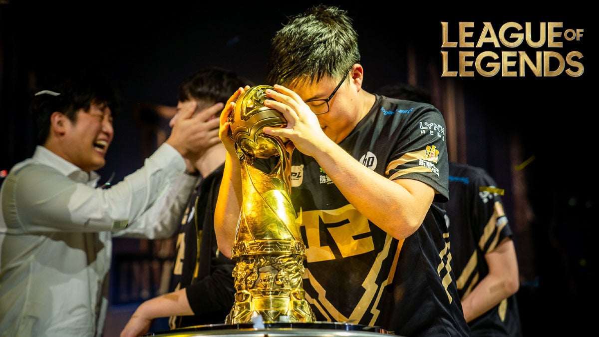 LoL : Un trophée plus beau que les Worlds pour Uzi ? - Millenium