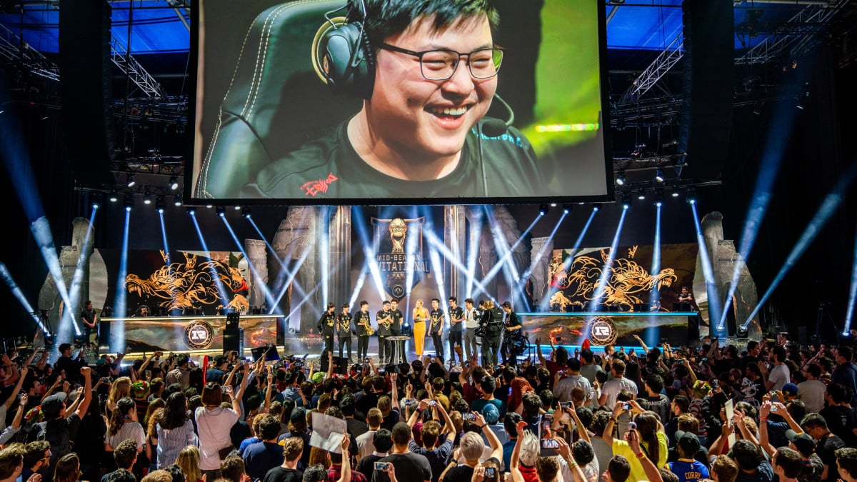 LoL : Record absolu de viewers pour RNG Uzi en stream chinois - Millenium