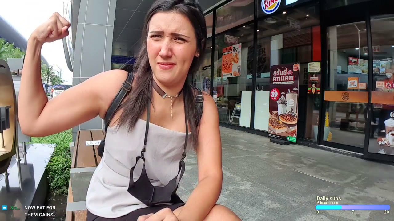 Twitch : Cette streameuse se fait ban après avoir exhibé une partie ...